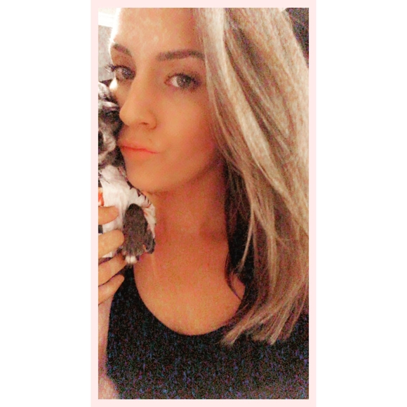 Hayley's Closet (@hayley_kate) | Poshmark